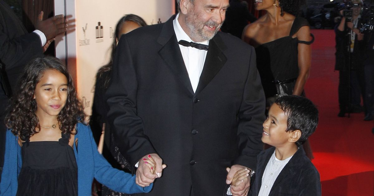 LUC BESSON, SA FEMME VIRGINIE SILLA ET LEURS ENFANTS SATEEN ET MAO ...