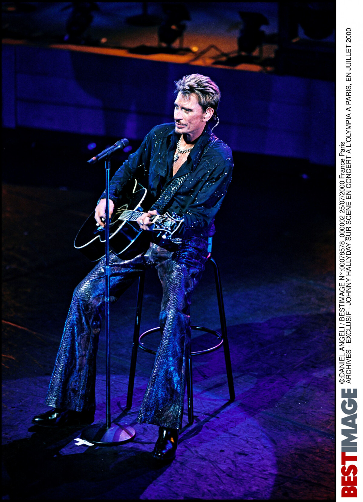 Photo : Exclusif - Johnny Hallyday sur scène en concert à l'Olympia à ...