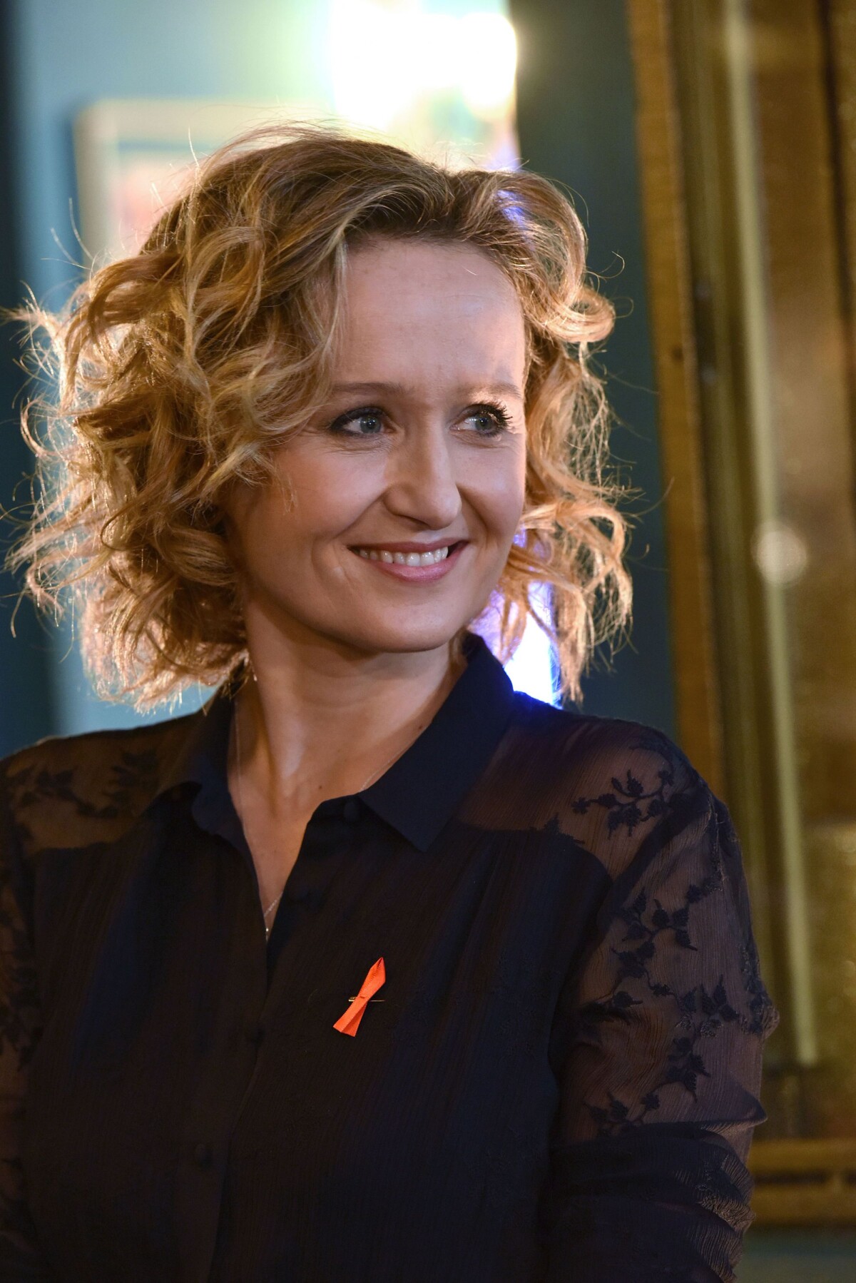 Photo : Caroline Roux aux Folies Bergère à Paris, le 28 mars 2015 ...
