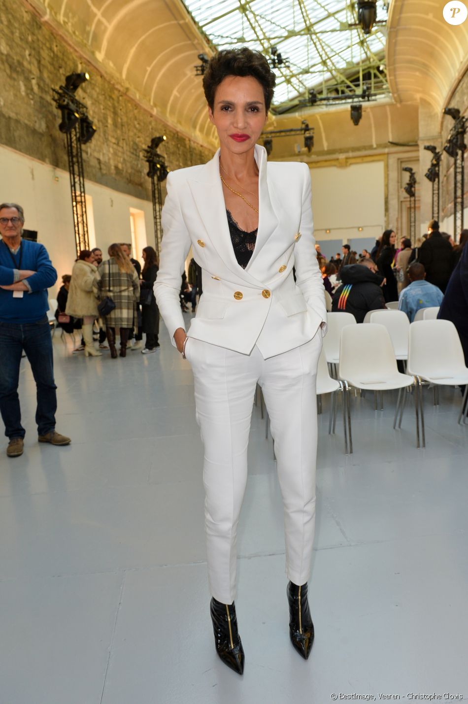 Farida Khelfa assiste au défilé de mode Haute-Couture printemps-été ...