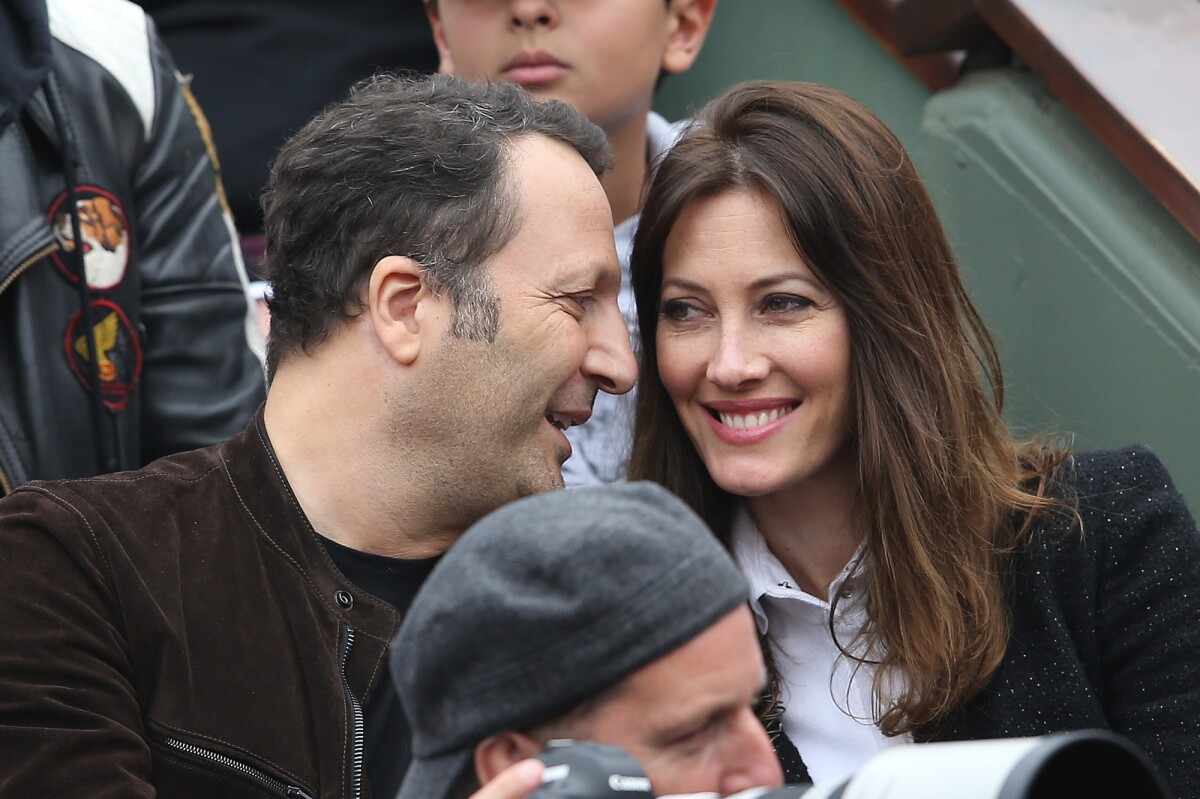 Photo : Arthur et sa compagne Mareva Galanter dans les tribunes de la ...