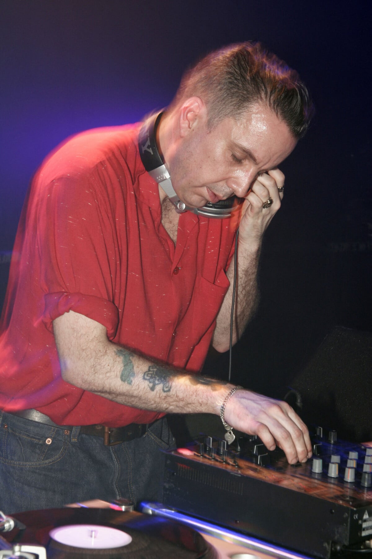 Photo : Le DJ britannique Andrew Weatherall à Paris. Le 24 mars 2006 ...