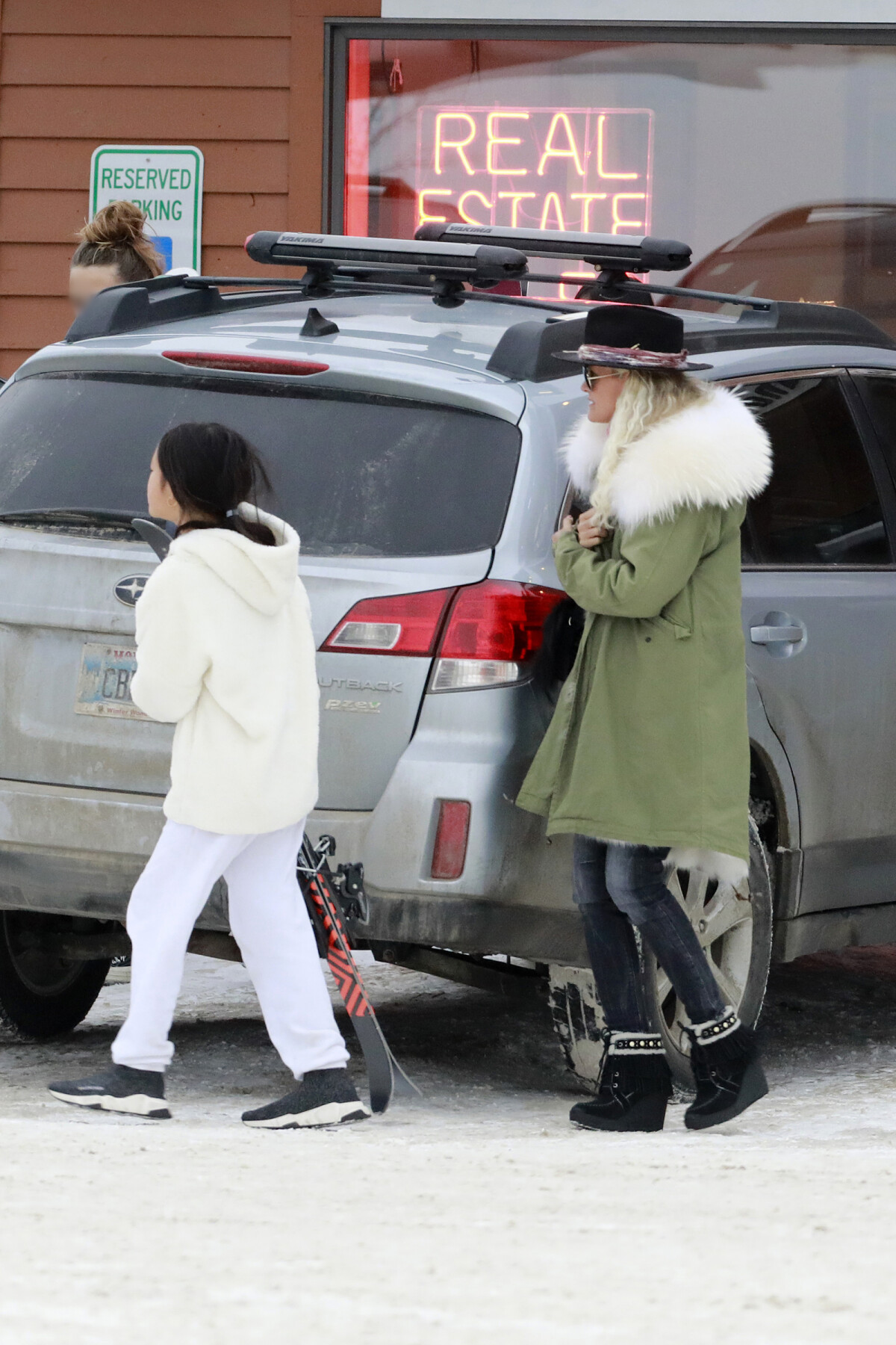 Photo : Exclusif - Laeticia Hallyday, ses filles Jade et Joy, son ...