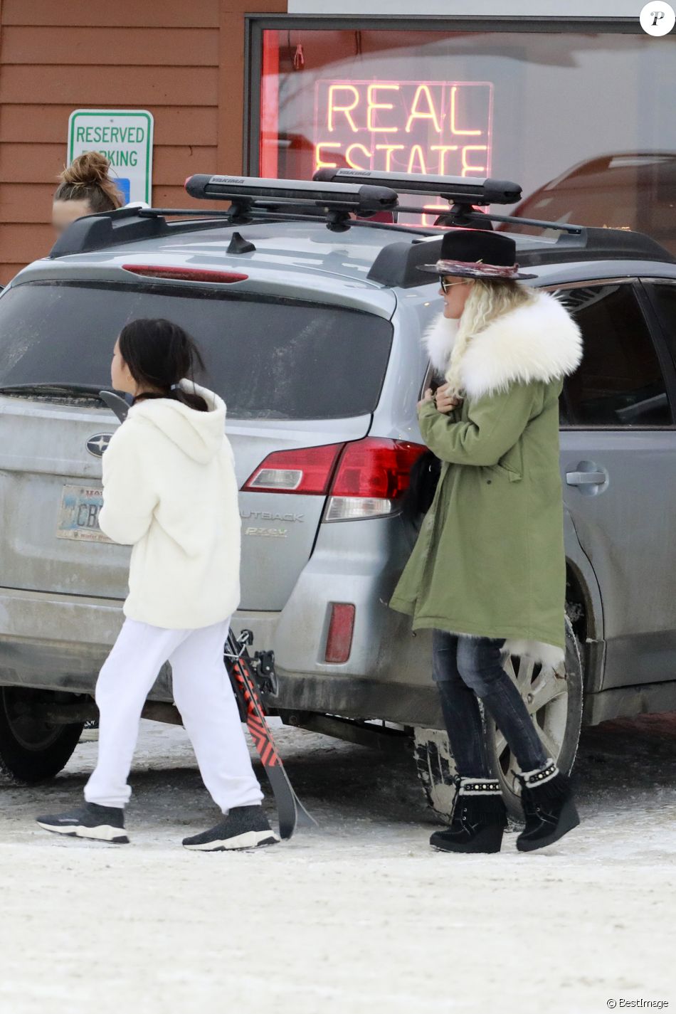 Exclusif - Laeticia Hallyday, ses filles Jade et Joy, son compagnon ...