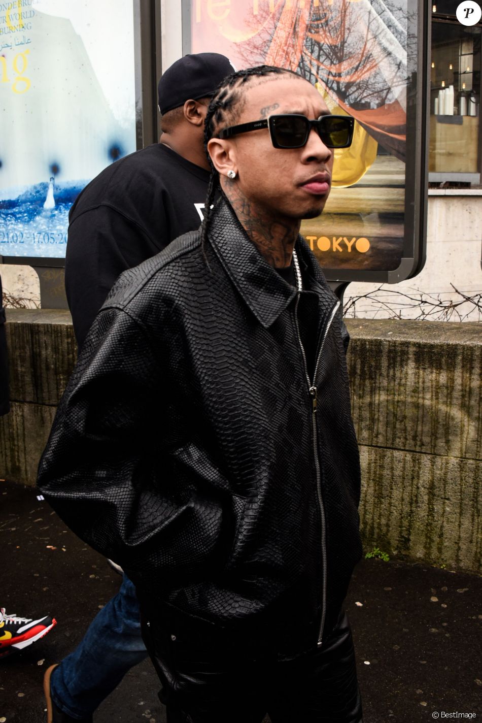 Tyga quitte le Palais de Tokyo à l'issue du défilé de mode Mugler ...