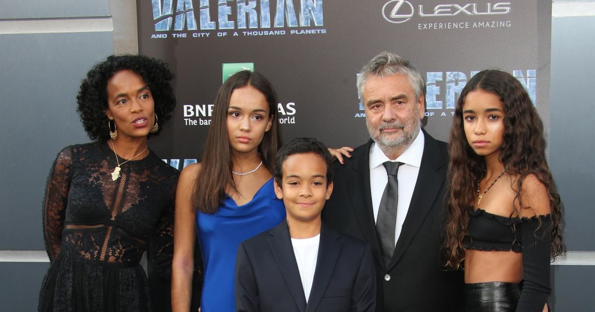 Luc Besson avec sa femme Virginie Besson-Silla et ses enfants Thalia ...