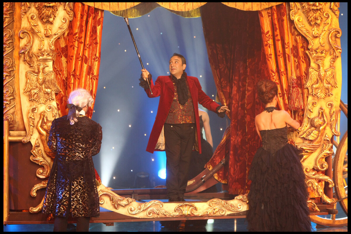 Photo : Dani Lary sur le plateau du Plus Grand Cabaret du Monde, en ...
