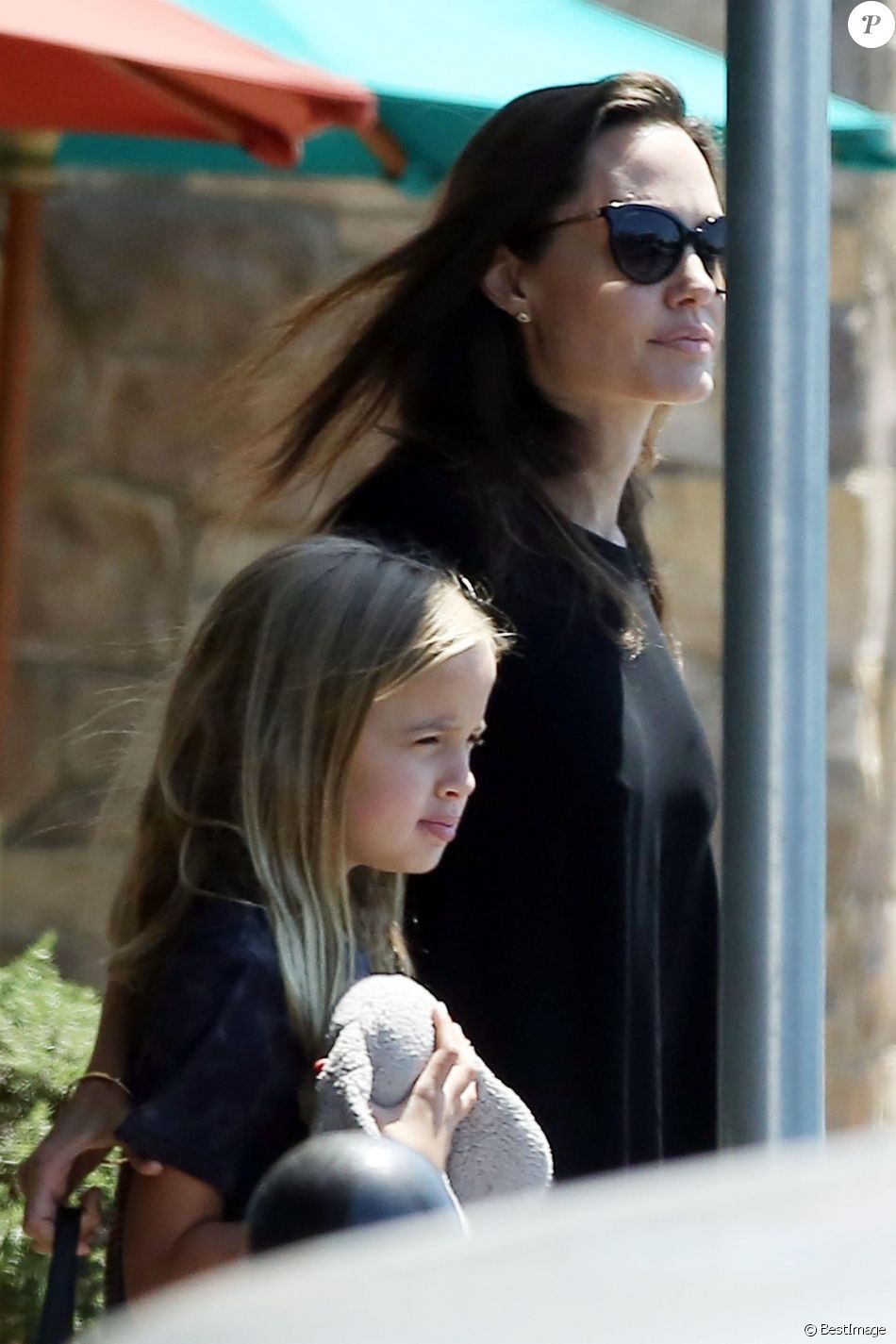 Angelina Jolie Fait Du Shopping Avec Sa Fille Vivienne Jolie Pitt Pour