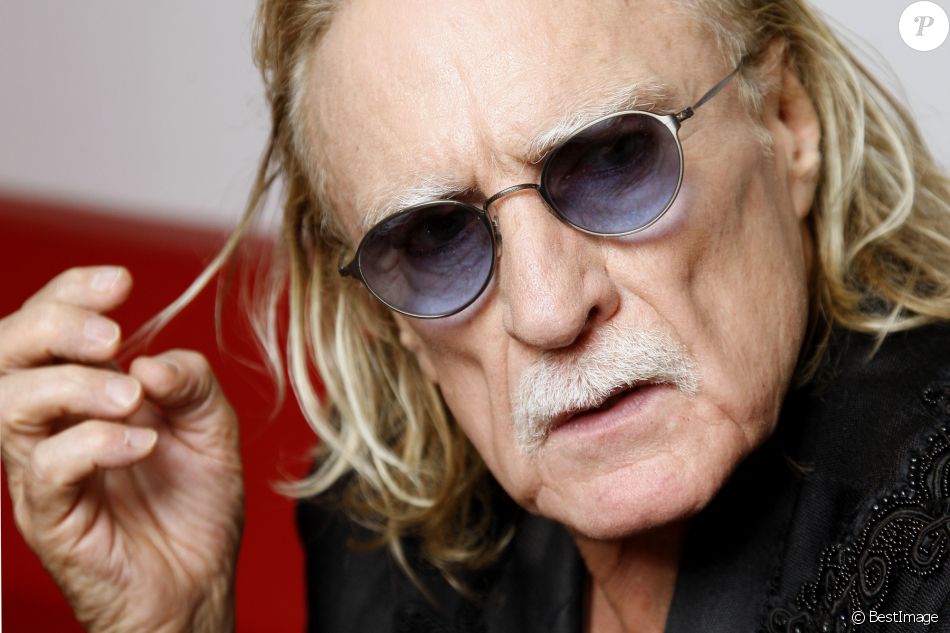 Christophe (Daniel Bevilacqua), portrait en 2010 à Paris. Le chanteur a ...