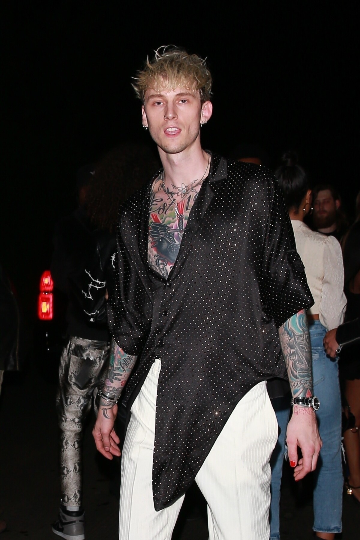Photo : Exclusif - Machine Gun Kelly arrive à la soirée pre-Grammy chez ...