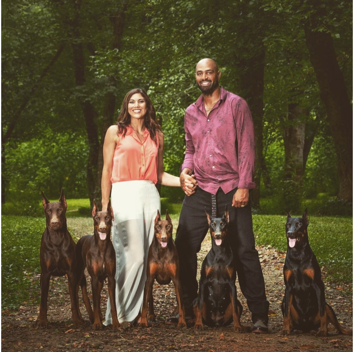 Photo : Hope Solo, son mari Jerramy Stevens et leurs chiens. Mai 2020 ...