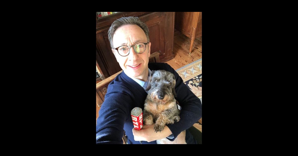 Stéphane Bern et sa chienne Mirza sur Instagram. Le 19 mars 2020 ...