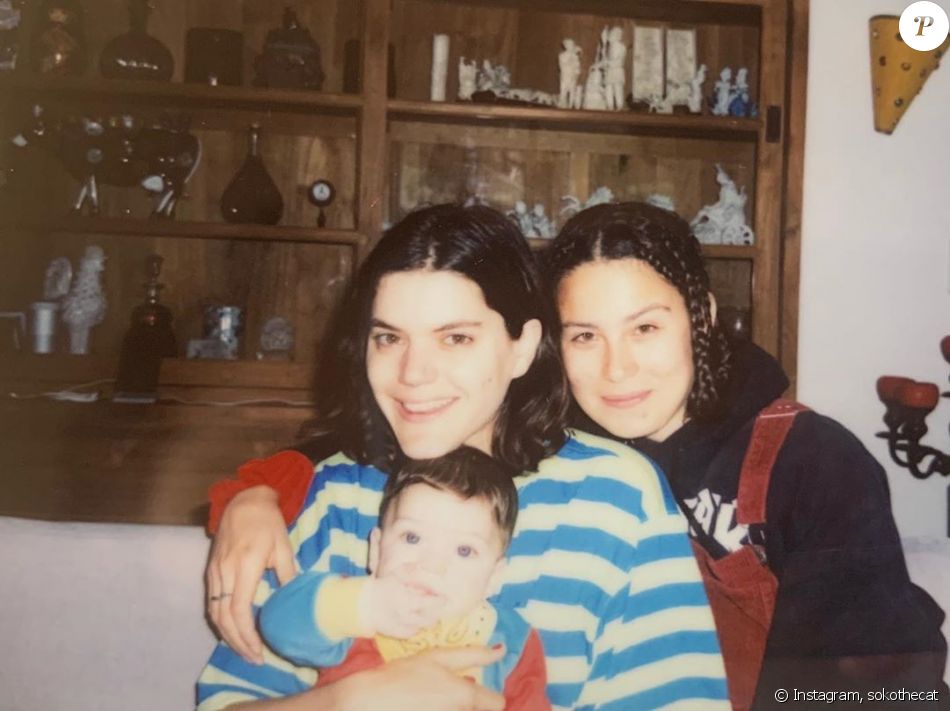 Soko, sa compagne Stella et leur fils Indigo sur Instagram, le 10 mai ...