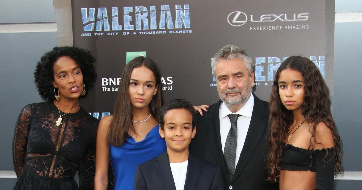 Luc Besson avec sa femme Virginie Besson-Silla et ses enfants Thalia ...