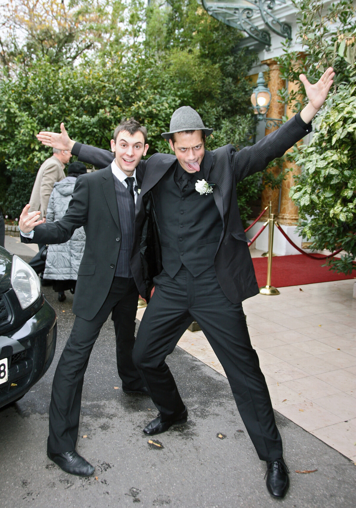 Photo : Raphael et Stéphane Carlier au mariage de leur père et ...
