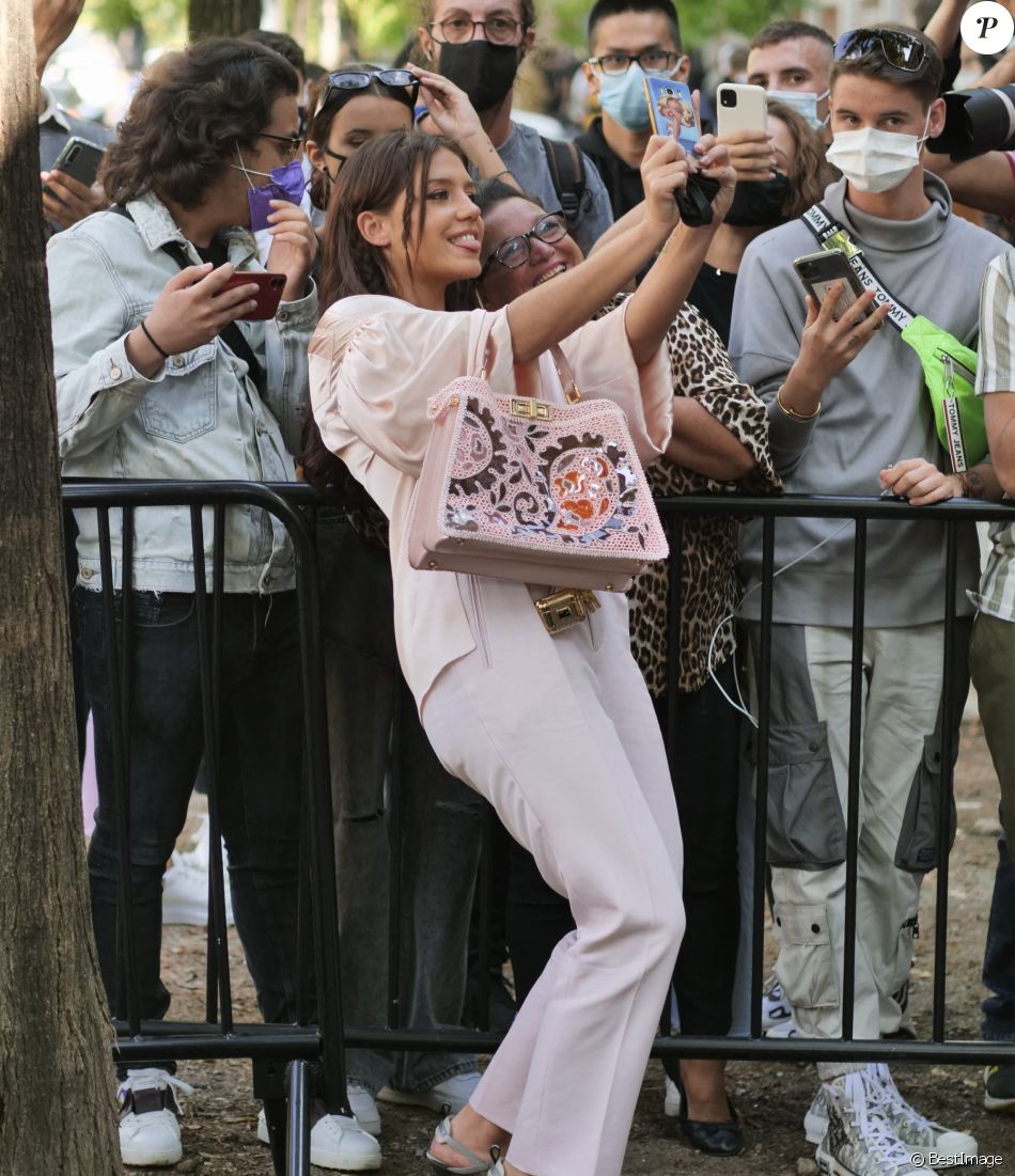 Adèle Exarchopoulos assiste au défilé Fendi, collection prêt-à-porter ...