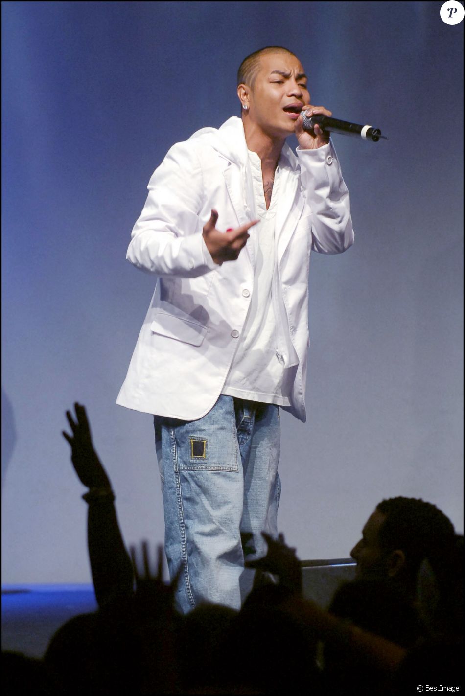 Willy Denzey en concert à Disneyland Paris en 2005. - Purepeople