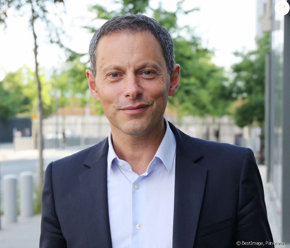 Exclusif - Marc-Olivier Fogiel à son arrivée devant les studios de BFM ...