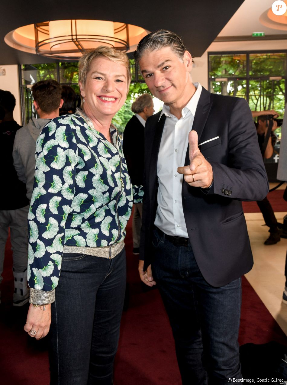 Élise Lucet et Jacques Cardoze au photocall de la conférence de presse ...