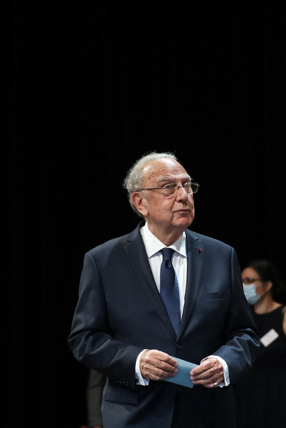 Photo : Pierre Aidenbaum lors d'une réunion du conseil qui élira ...