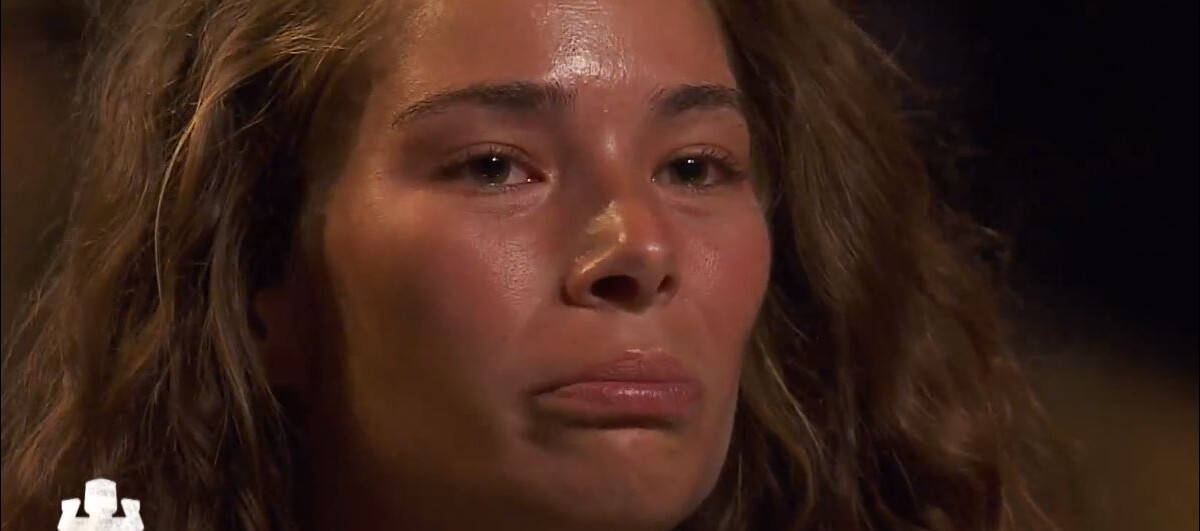 Photo : Lola en larmes dans "Koh-Lanta 2020" le 20 novembre 2020, sur ...