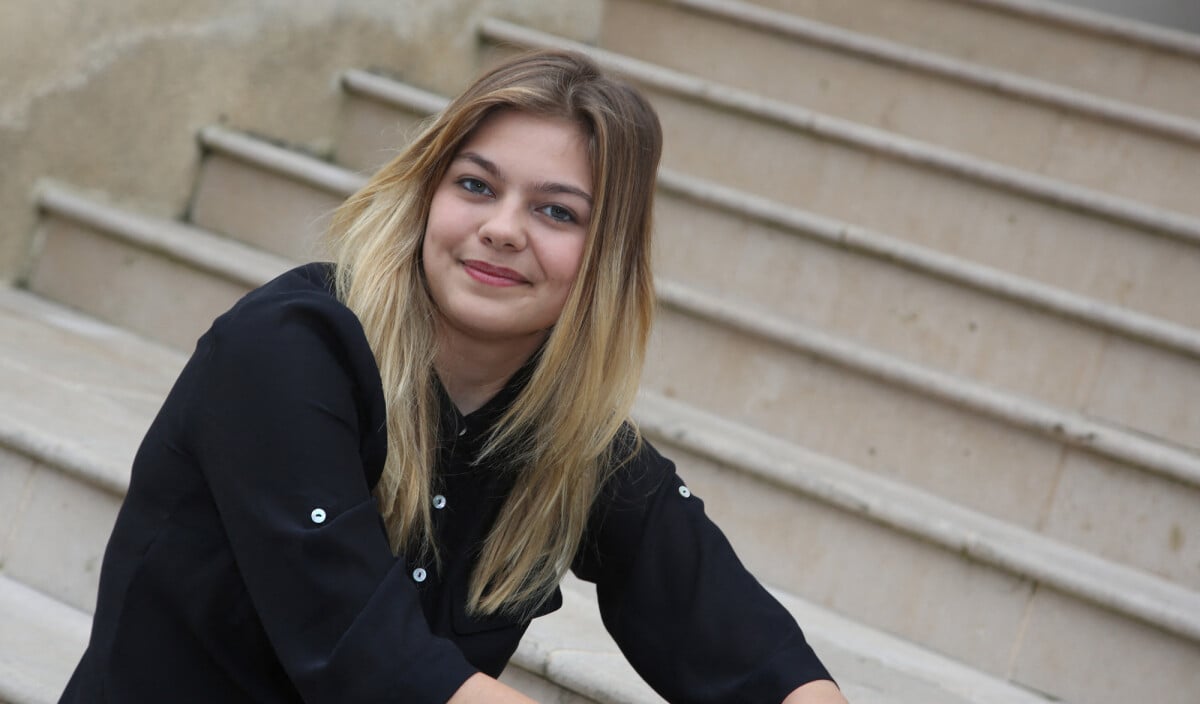 Photo : Louane Emera pose pour le film 'la famille Bélier' lors du ...