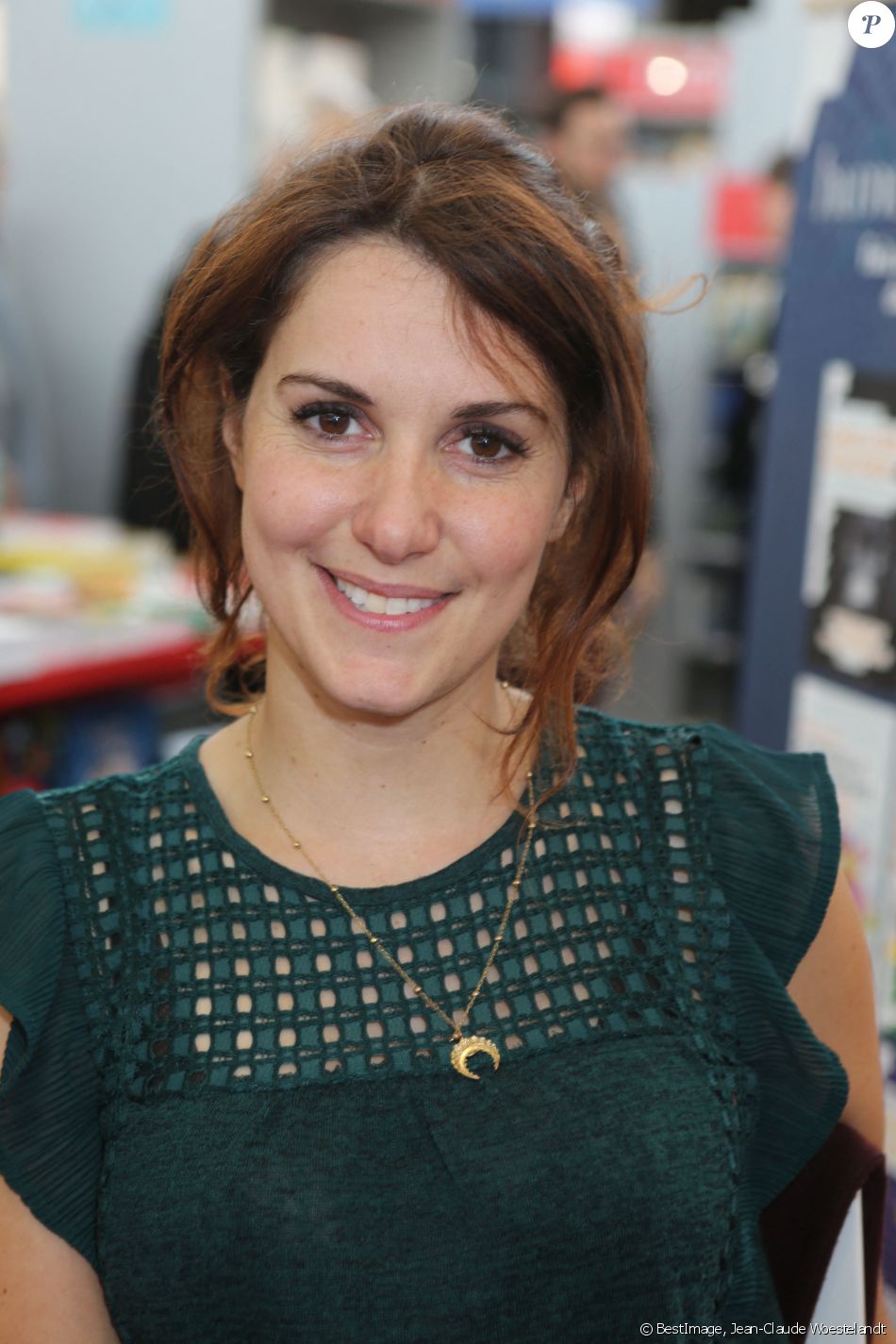 Fanny Agostini - Salon du Livre 2019 à la Porte de Versailles à Paris ...