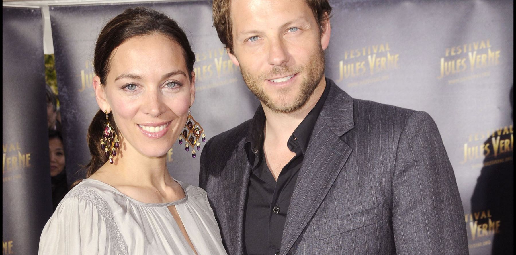 Jamie Bamber marié : le séduisant comédien a tout quitté... pour la ...