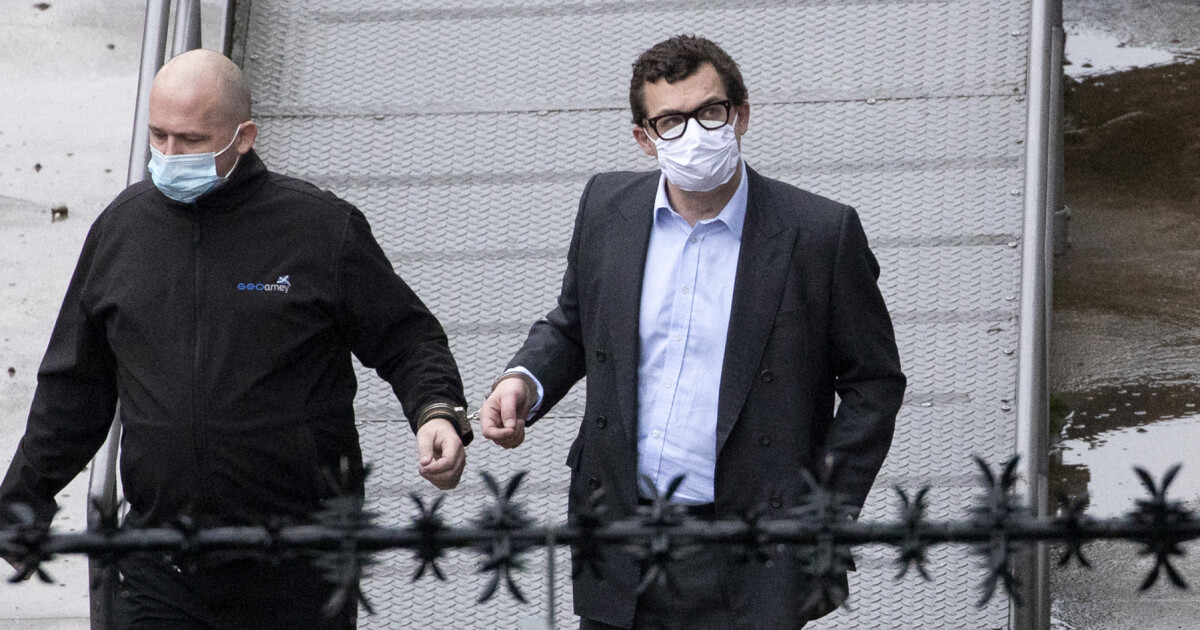 Simon Bowes-Lyon menotté : le cousin de la reine Elizabeth en prison ...