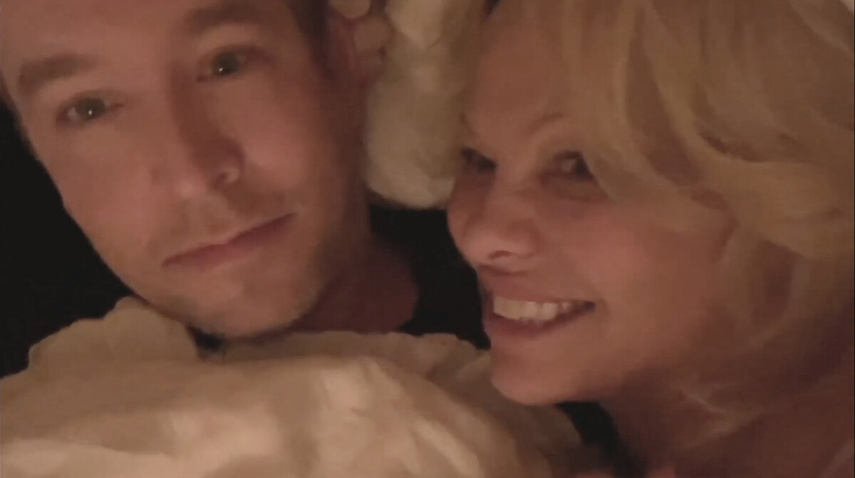 Photo : Pamela Anderson et son mari Dan Hayhurst le 20 février 2021 ...