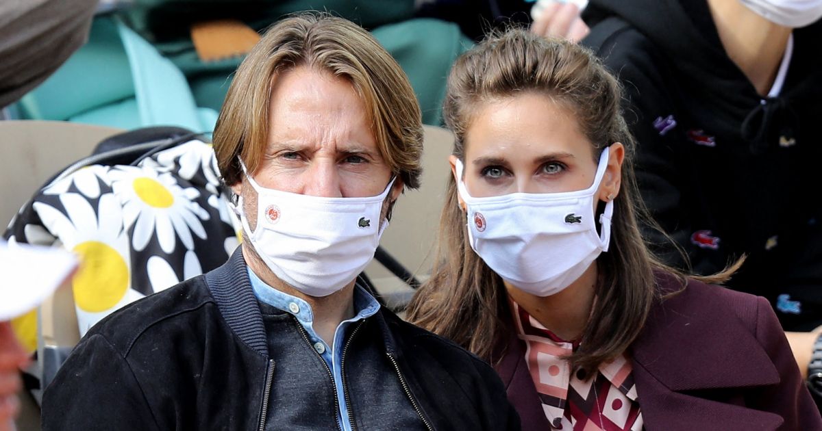 Mathieu Vergne et sa femme Ophélie Meunier dans les tribunes lors des ...