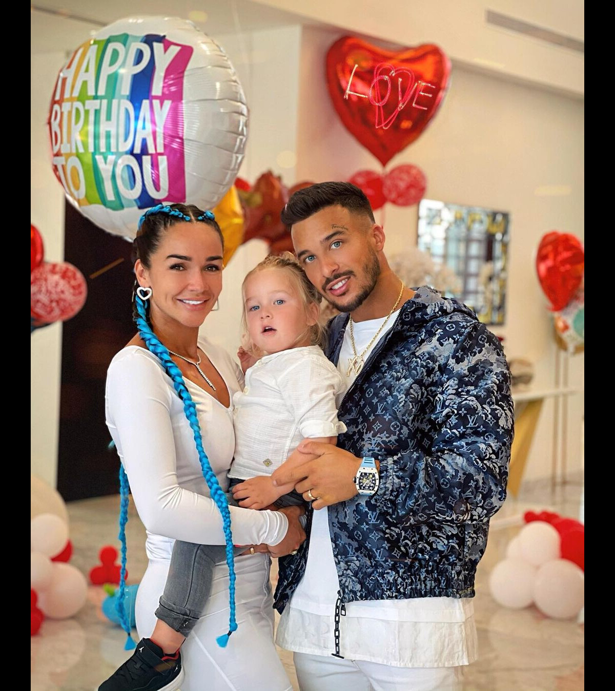 Photo : Jazz et Laurent avec leur fils Cayden, le 16 février 2021 - Purepeople