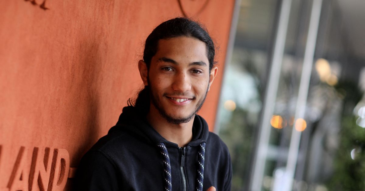 Dylan Robert au village lors des internationaux de tennis de Roland ...