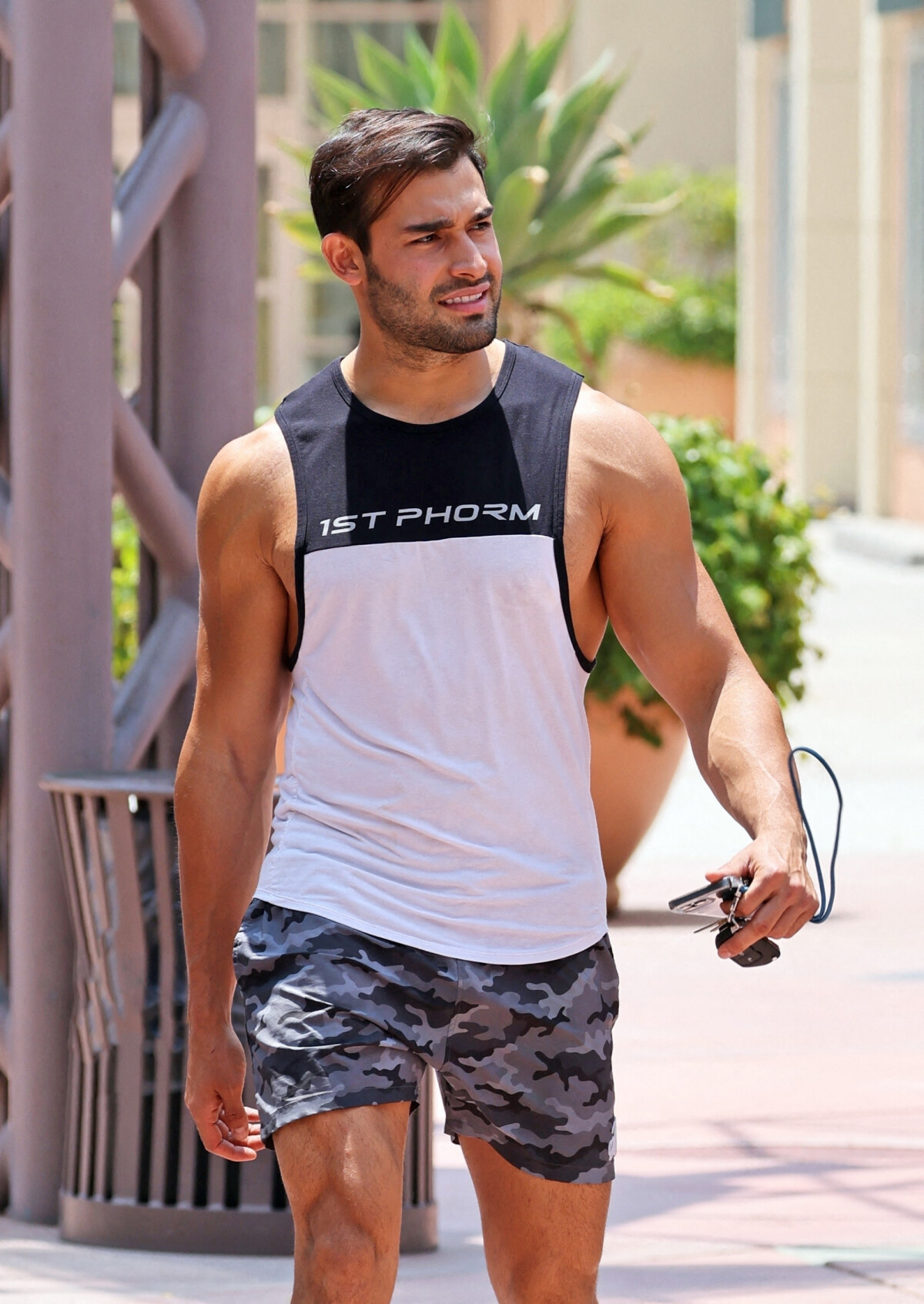 Vidéo : Exclusif - Sam Asghari a été aperçu dans les rues de WestLake à ...