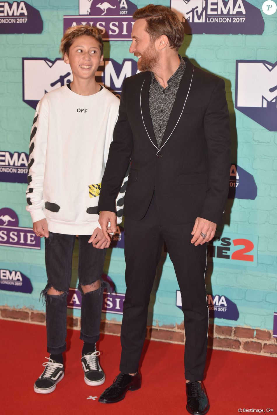 David Guetta et son fils Tim Elvis à la soirée MTV Europe Music Awards ...