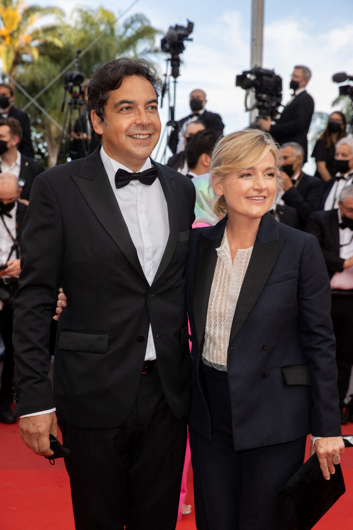 Photo : Patrick Cohen et Anne-Elisabeth Lemoine - Montée des marches du ...