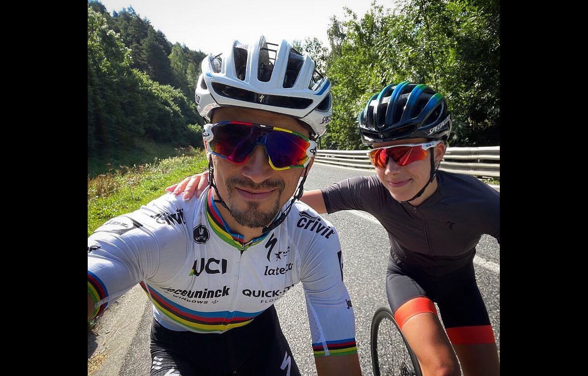 Photo : Marion Rousse et Julian Alaphilippe roulent ensemble en Andorre ...