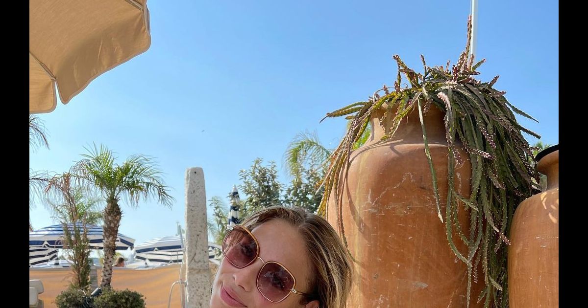 April Benayoum en bikini à Cannes, le 20 août 2021 - Purepeople