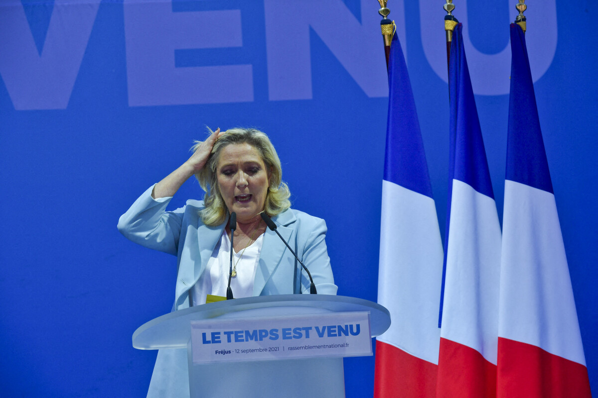 Photo : Marine Le Pen lance sa campagne présidentielle lors de l ...