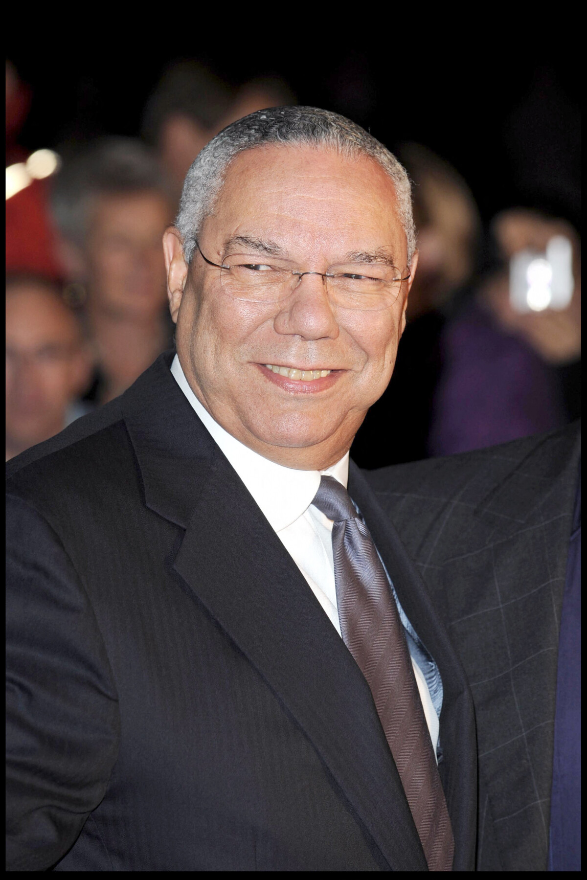 Vidéo : Mort de Colin Powell, emporté par la Covid-19 - Purepeople