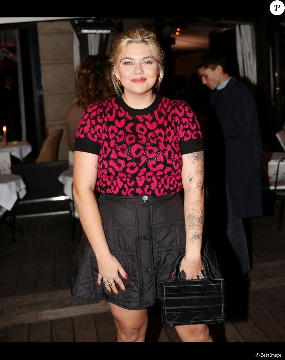 Louane sexy chic en brassière : folle soirée entre copines ! : le ...