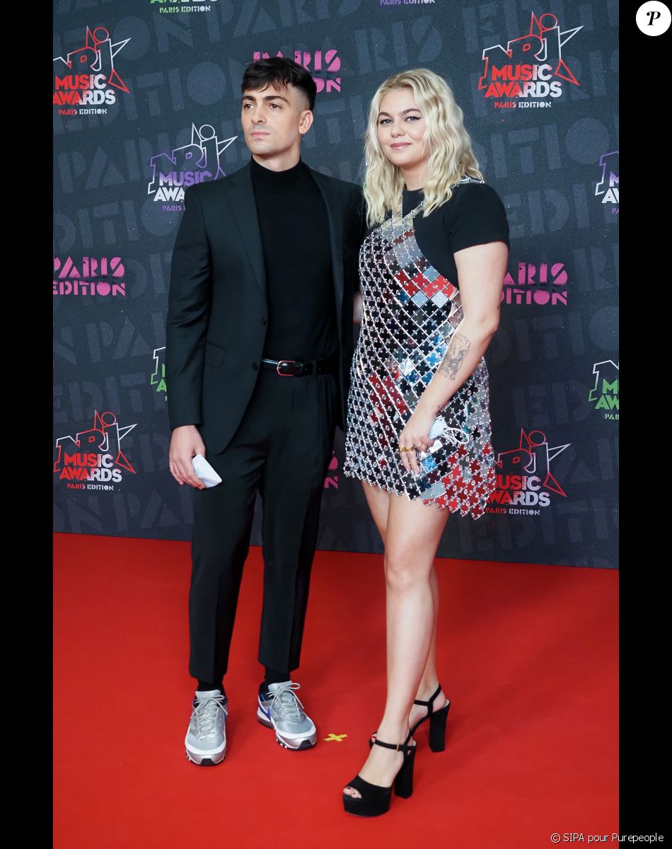 Louane sexy chic en brassière : folle soirée entre copines ! : le ...