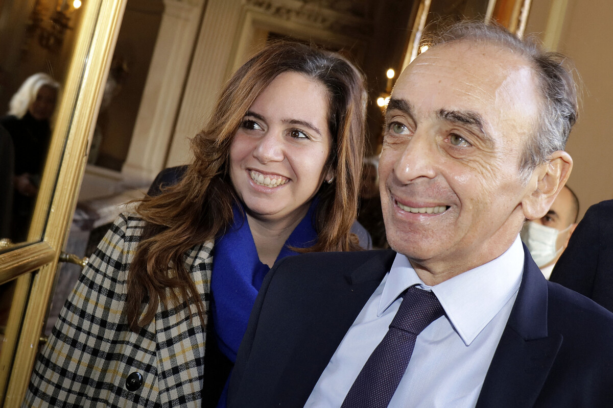 Photo : Eric Zemmour et sa conseillère politique Sarah Knafo à Paris le ... Photo : Eric Zemmour et sa conseillère politique Sarah Knafo à Paris le ...