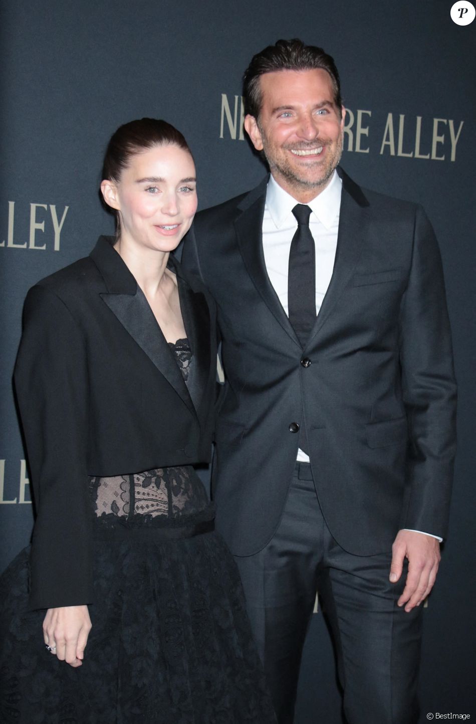 Rooney Mara et Bradley Cooper - Première du film Nightmare Alley au ...