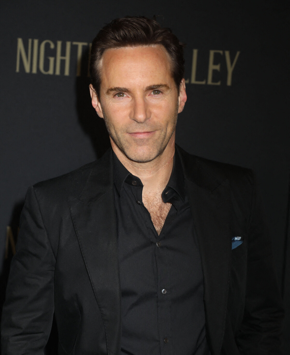 Photo : Alessandro Nivola - Première du film "Nightmare Alley" au Alice ...