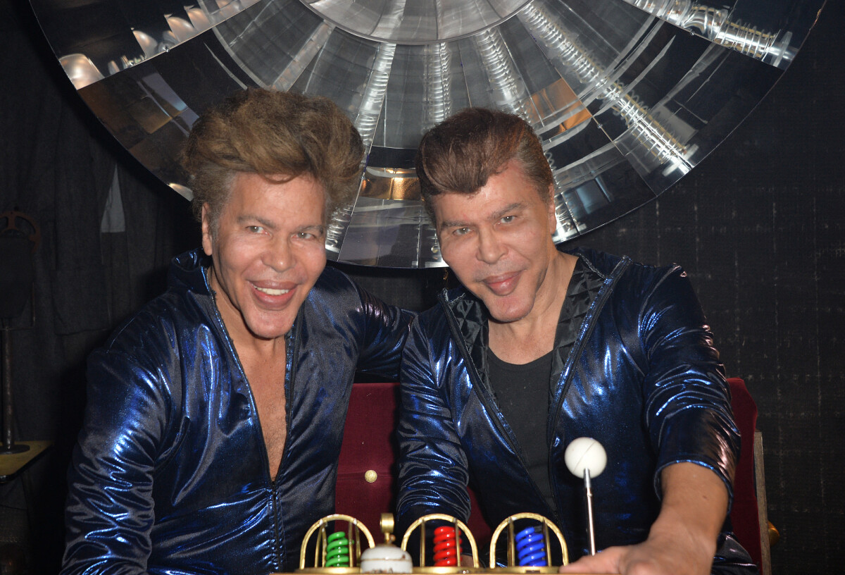 Photo : Igor et Grichka Bogdanoff (Bogdanov) - Générale de la pièce ...