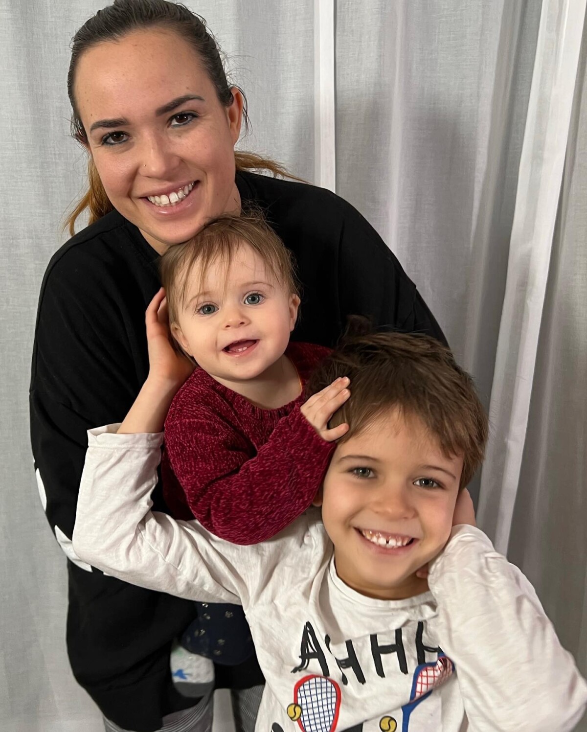 Photo : Kelly Helard avec ses enfants Lyam et Lyana - Purepeople
