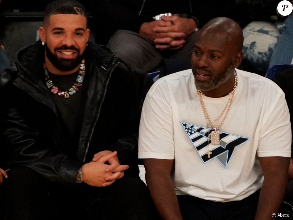 Le rappeur Drake assiste au match entre les Houston Rockets et les Los ...