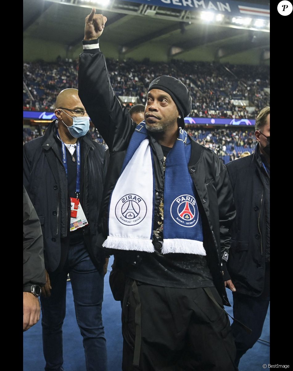Ronaldinho célèbre l'anniversaire de son fils Joao, 17 ans, qui lui ...