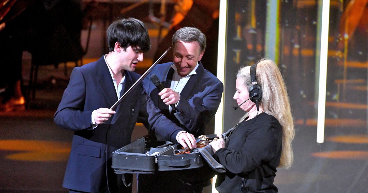 Théotime Langlois de Swarte, violon baroque, et Stephane Bern durant La 29ème édition des ...